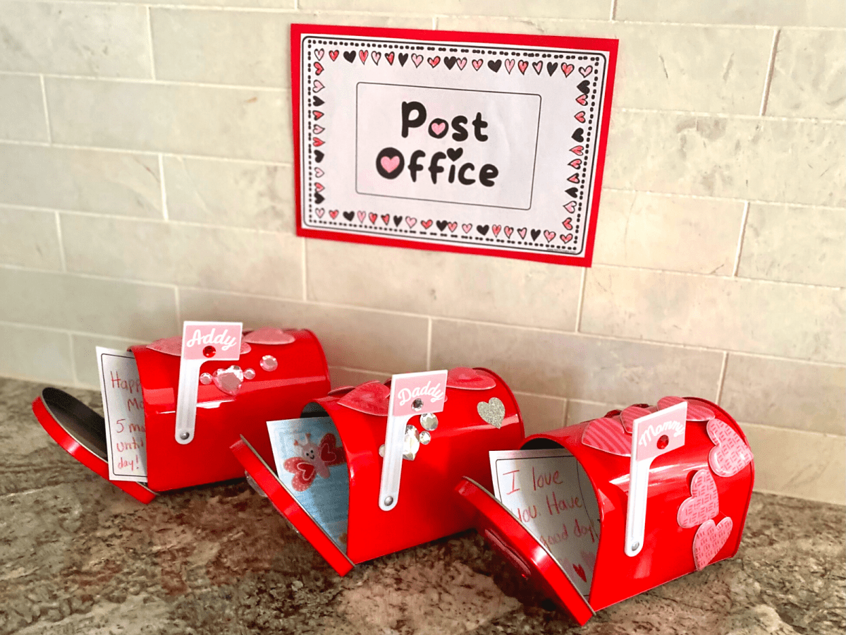FAMILY VALENTINE MAILBOXES – MAT Create